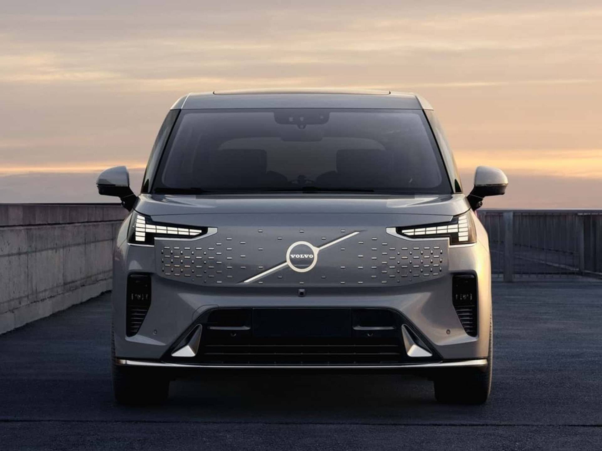 凭什么比极氪009贵30万？沃尔沃EM90发布，售81.8万元_搜狐汽车_搜狐网