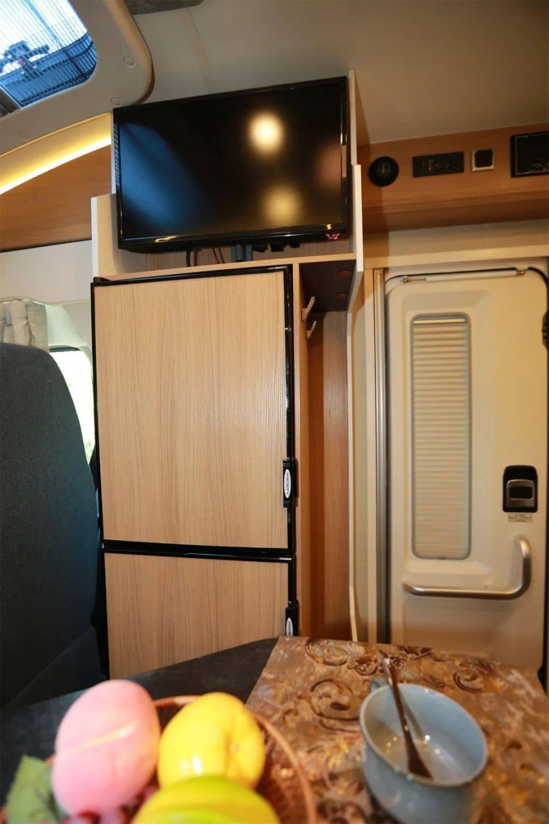 国六汽油自动挡房车！福特C520房车，尊行版/悦旅版；好开易停太热销！_搜狐汽车_搜狐网