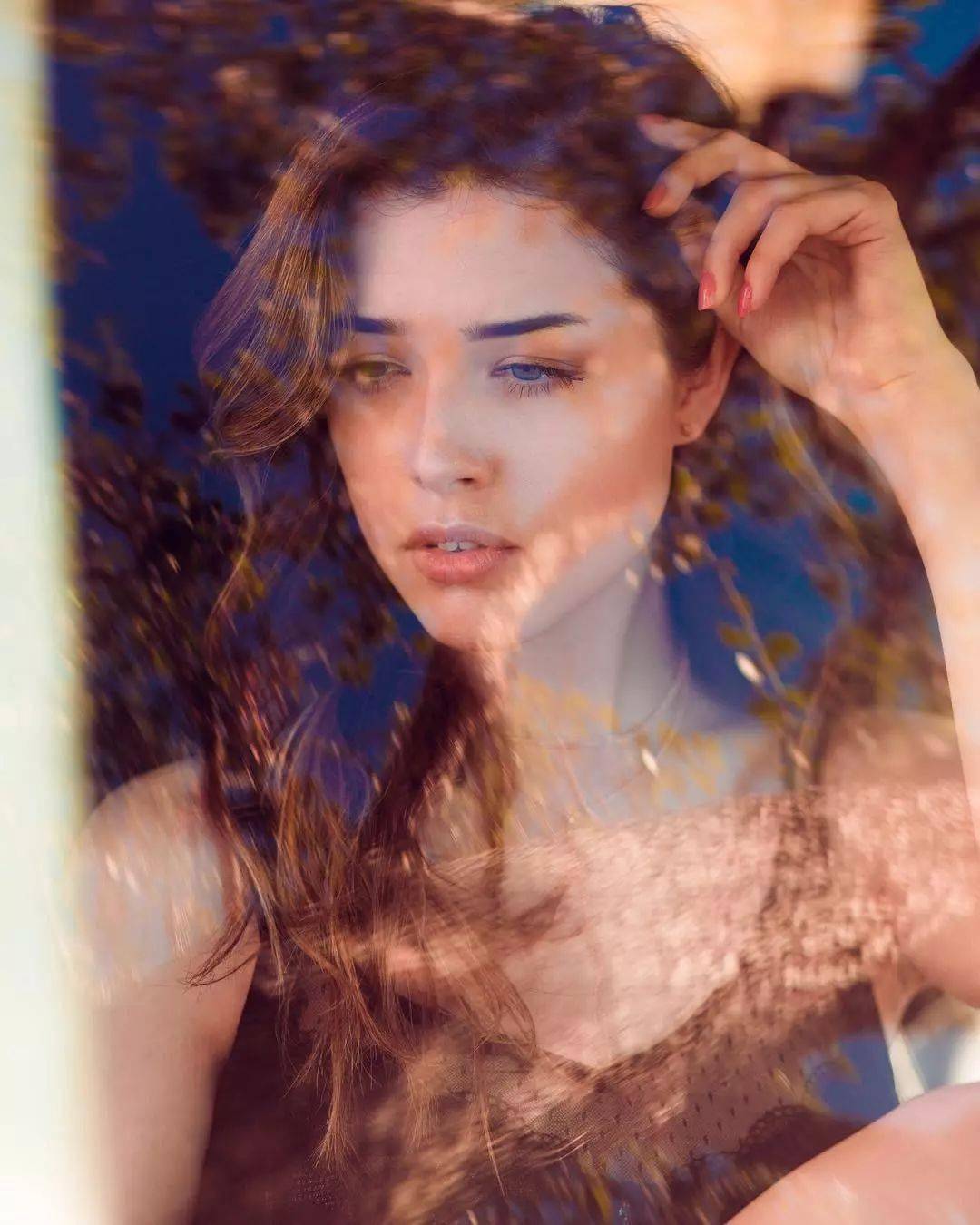 Lauren Summer 才开ins粉丝就28W，精致的脸庞，丰满的上围，让人移不开眼！！_健身