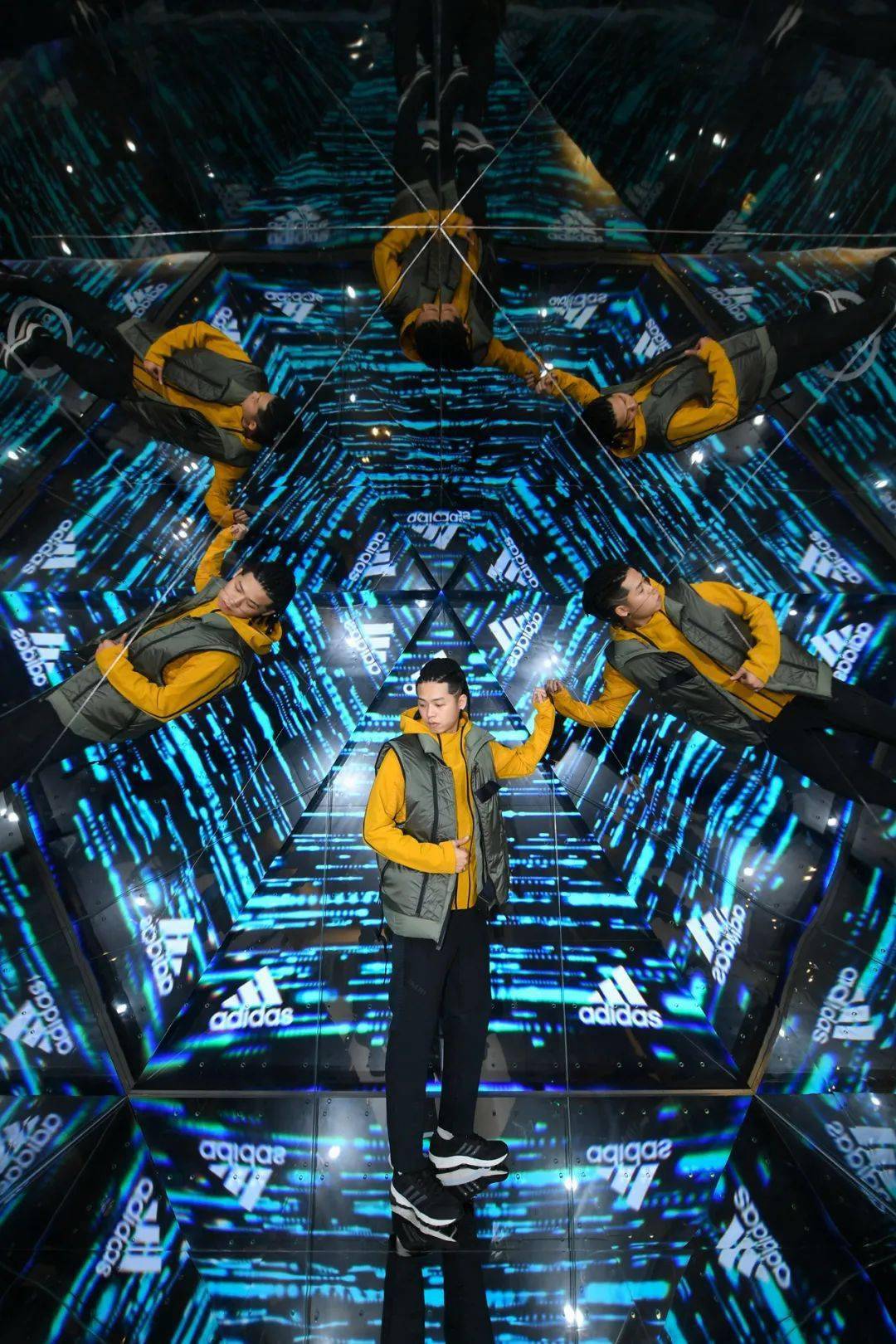阿迪达斯联合UCCA Lab打造 冬日幻境， 全国门店线上线下联动，开启羽绒不服沉浸式体验-搜狐大视野-搜狐新闻
