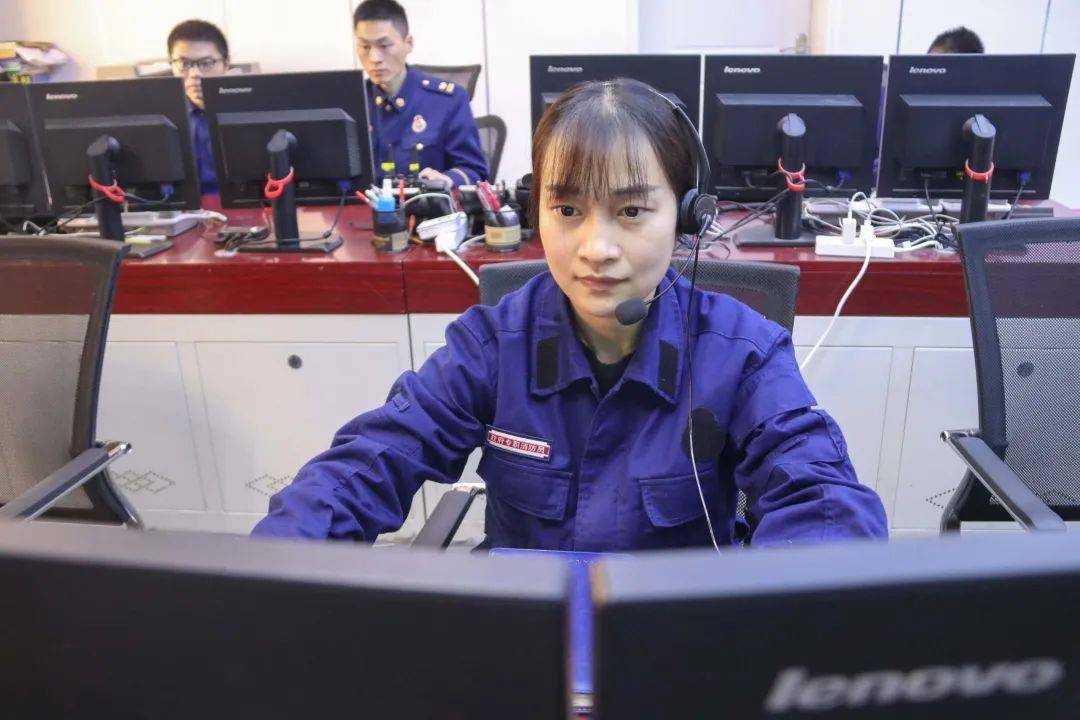 生命线上的“60秒”——厦门消防“119”接警台的故事_电话