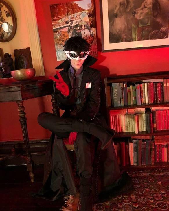 五官深邃仿佛艺术品！帅气的美女Coser KNITE美照赏_葛德