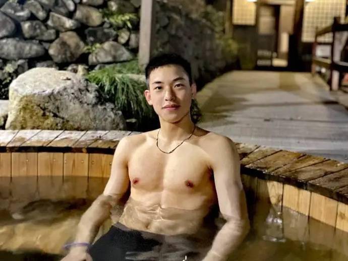 八块腹肌，英姿飒爽！浙江小哥哥塑造身材有一绝，这项运动太神奇 搜狐大视野 搜狐新闻