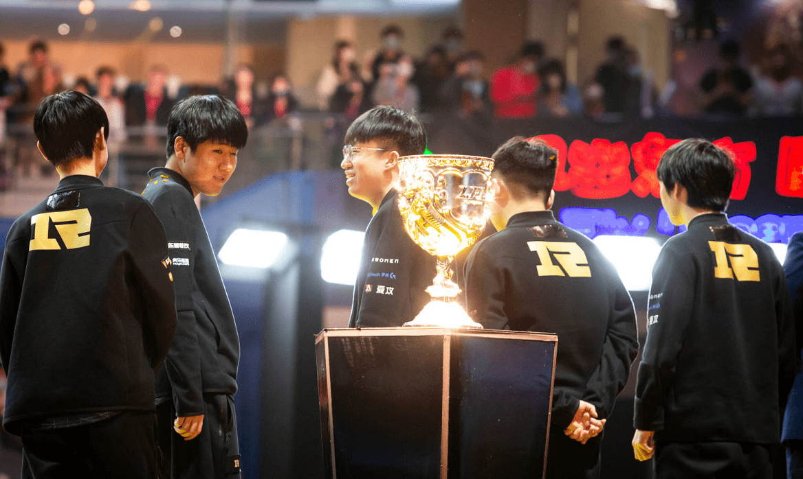 RNG夺冠各大俱乐部纷纷前来祝贺，唯独少了EDG？理由让人哭笑不得_gala