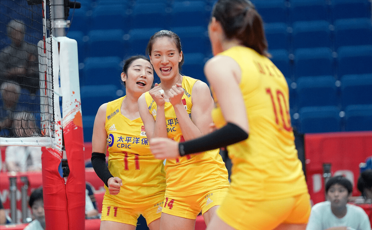 CCTV5直播，中国女排巅峰之战，郎平时隔3场或激活Mini副攻_比赛