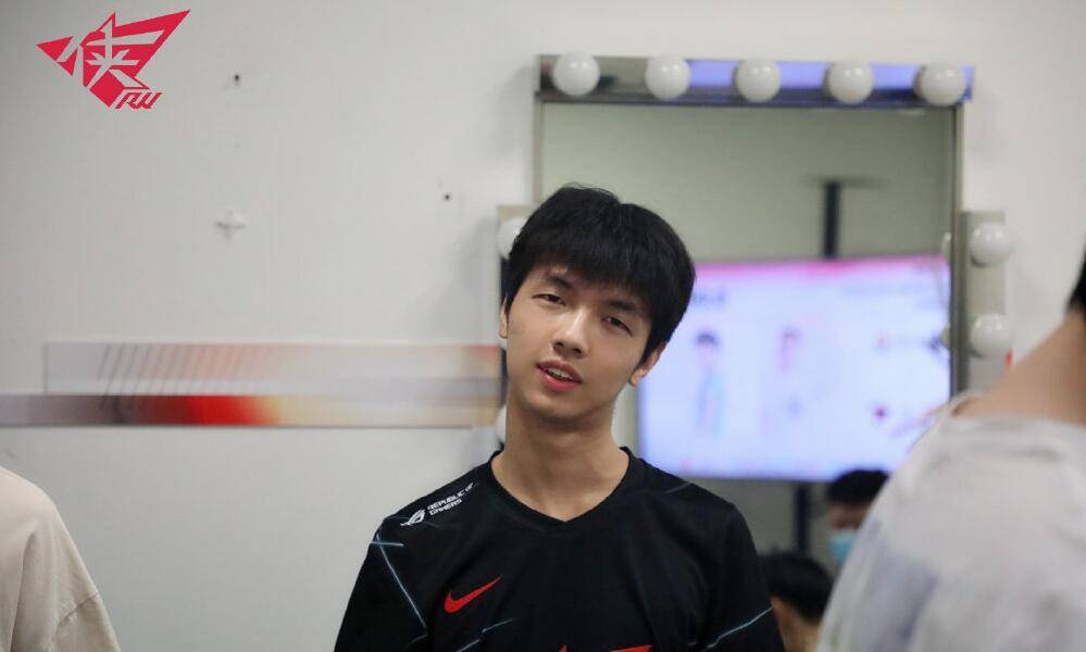 「今日前瞻」球皇登场联手无忌，JDG迎战LNG打野成关键_比赛