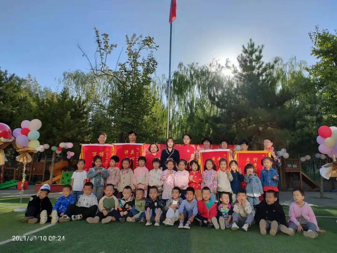 【致敬教师】一朝沐杏雨，一生念师恩_全校同学