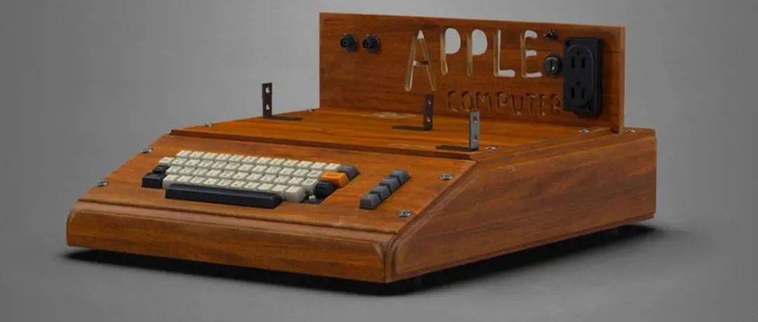 因为有苹果标，这木制电脑一台要320万_Apple-I