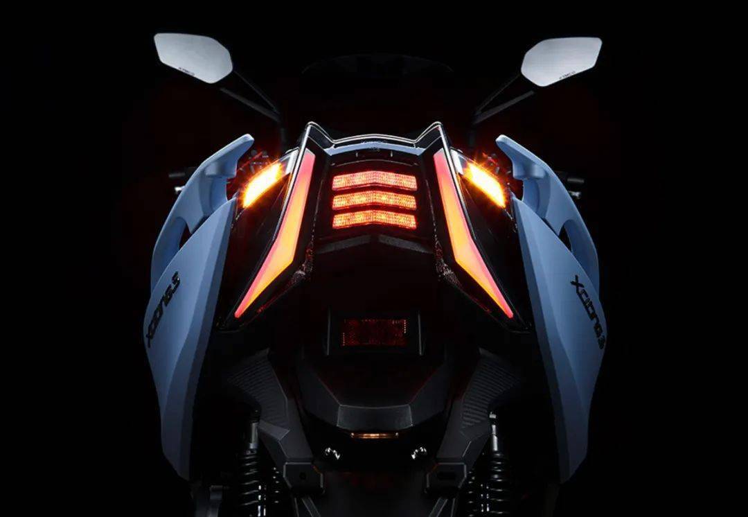 光阳赛艇展示2023款Xciting S400，采用全新前脸造型-搜狐大视野-搜狐新闻