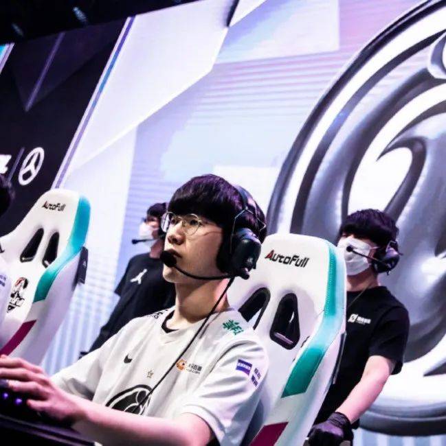 Rookie与IG续约？Doinb直播辟谣，马哥Smlz进退两难_Theshy_自由人_战队