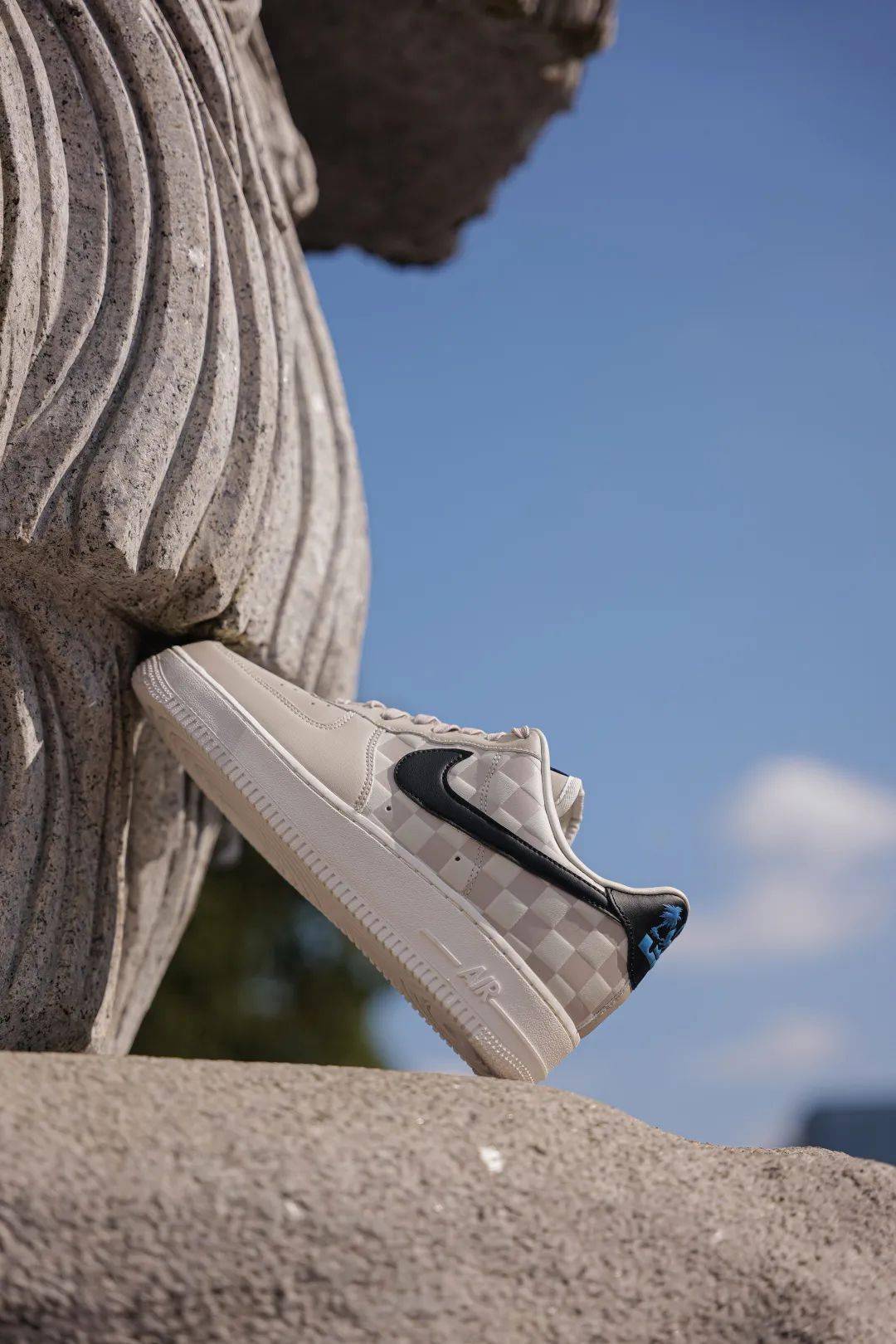 简约风范｜LeBron James x Nike Air Force 1 "Strive For Greatness" 限量发售_设计_色调_个人