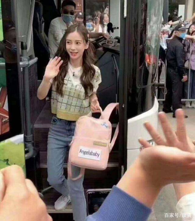 Angelababy《跑男》路透照片，31岁粉嫩甜美活像高中生_蔡徐坤_对比_影响
