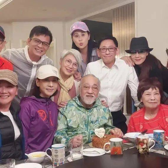 老戏骨80大寿TVB众星云集，廖启智61岁妻子笑容灿烂，已走出丧夫之痛_余慕莲_卢海鹏_黄日华