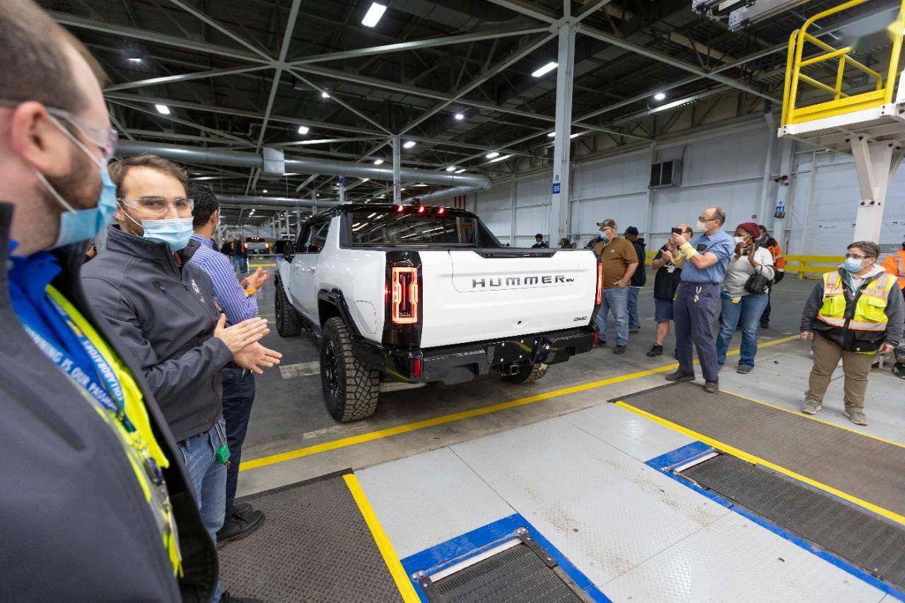 通用汽车宣布开始交付首批 GMC Hummer EV 皮卡车_搜狐汽车_搜狐网