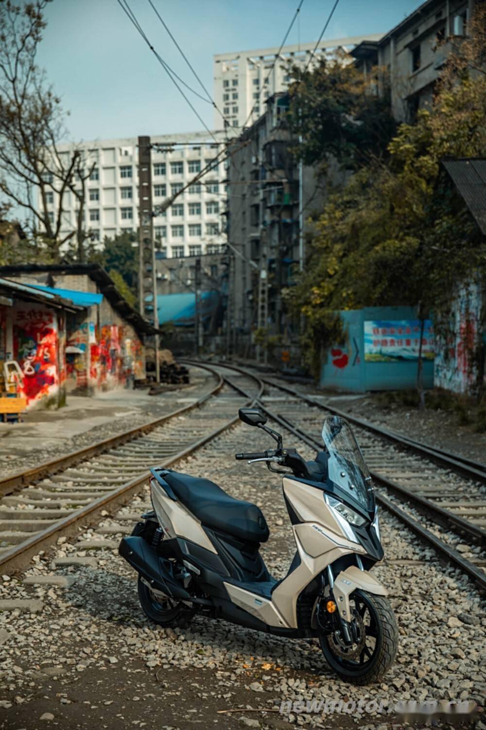 遇见旧时光 光阳Racing X150邂逅「军哥书屋」_重庆_铁轨_时候