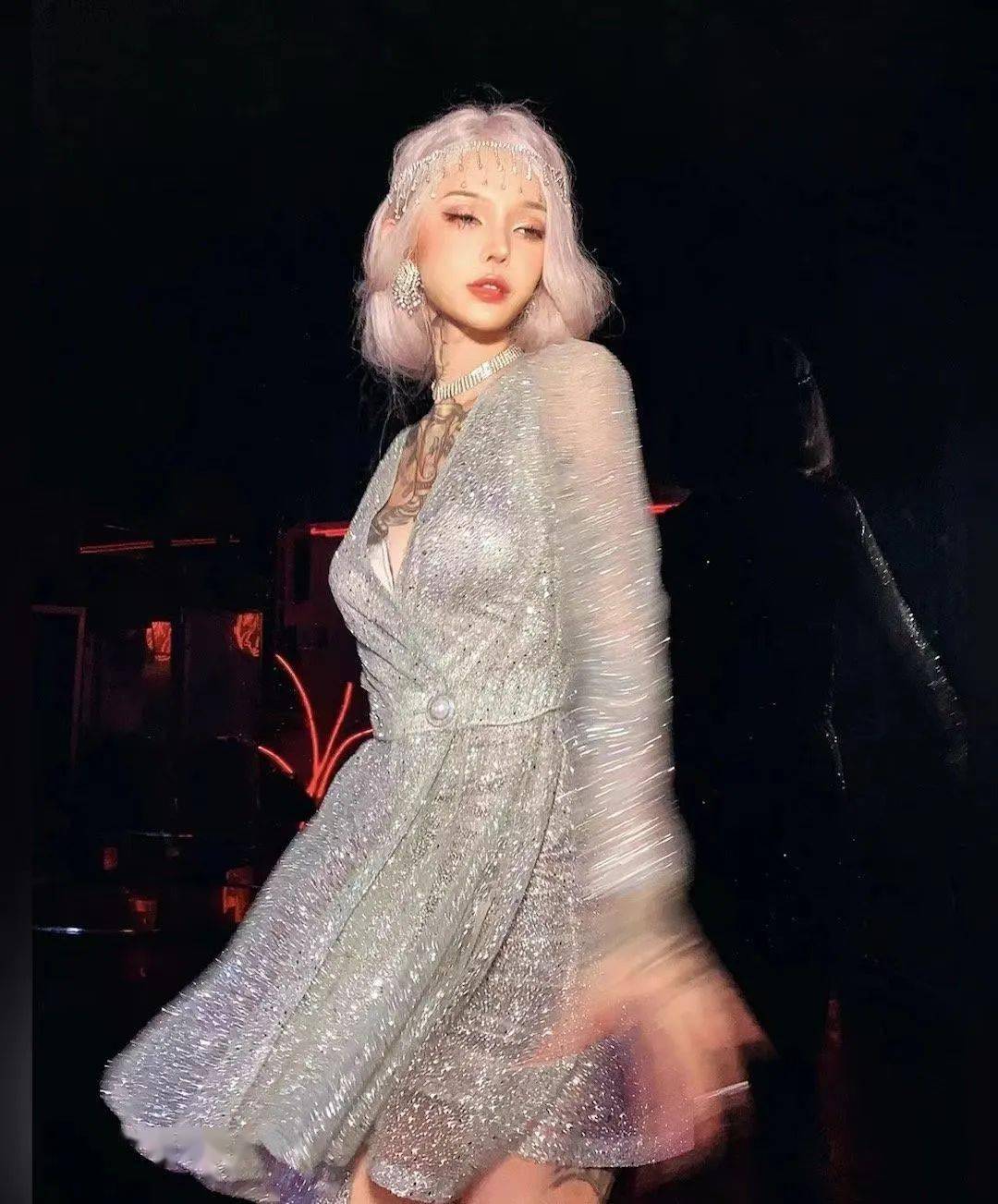 VaVa "私密纹身" 有什么内涵！？浴缸大秀释放狂野性感风！网友：这还是 VaVa 吗？_Vava_Rapper_展现