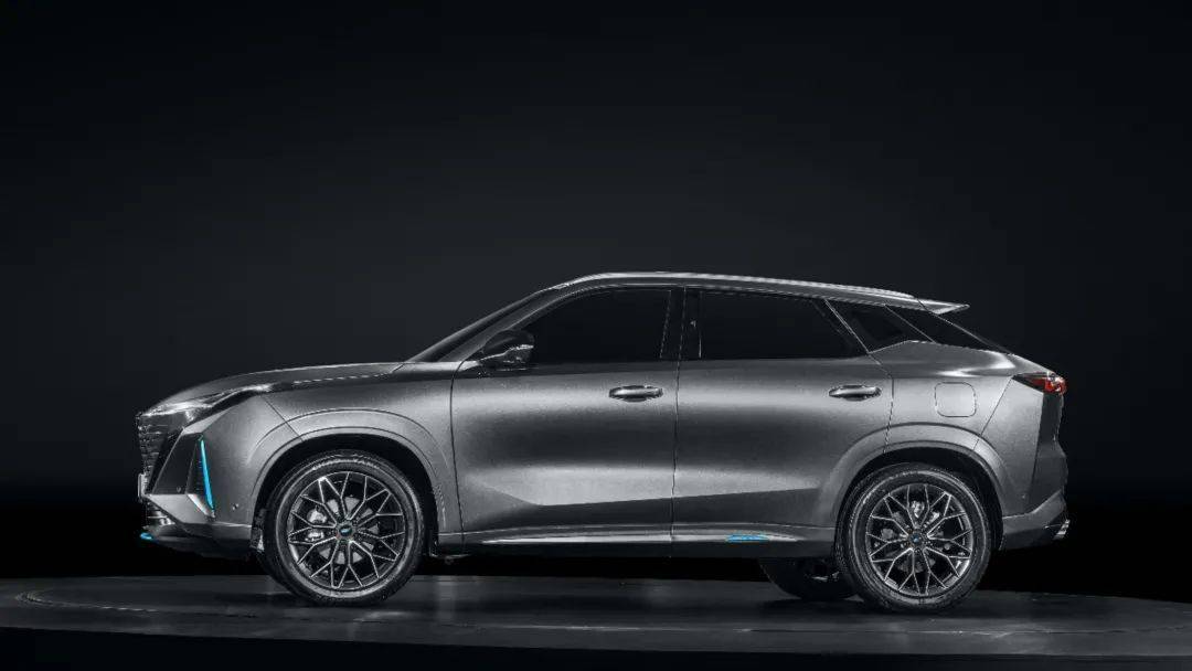 新世代先锋智能SUV，行业首发车外语音交互系统，汽车机器人Z6来了_搜狐汽车_搜狐网