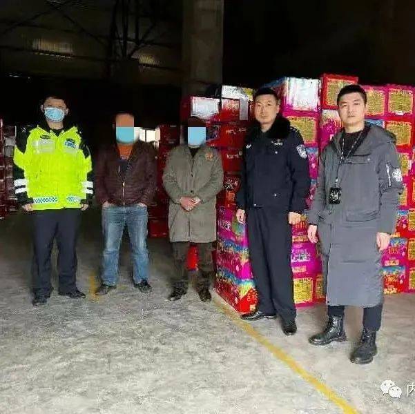 遭起！非法运输烟花爆竹289箱，1人被行拘冯某某靖民内江收费站