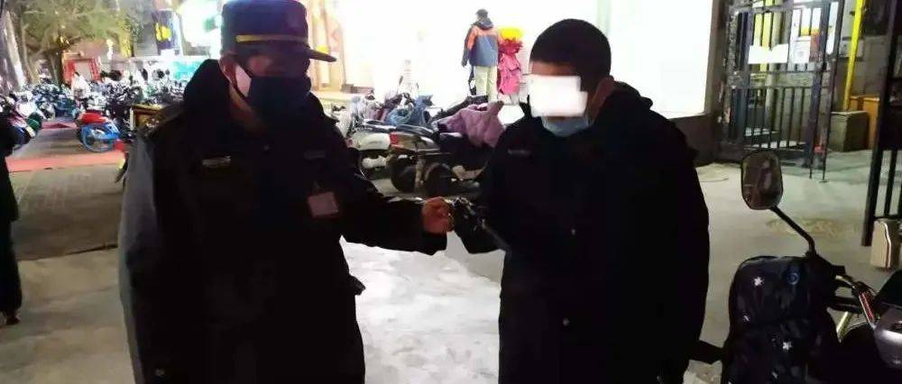郑州一男子骑新买的电动车找朋友喝酒,结果车子 丢了”!原因竟让人哭笑不得!李先生钥匙亲朋好友