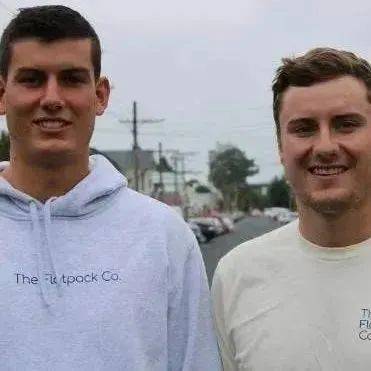 新西兰两个22岁年轻小伙创业有诀窍，靠卖床年入$100万_Syme_Leigh_市场