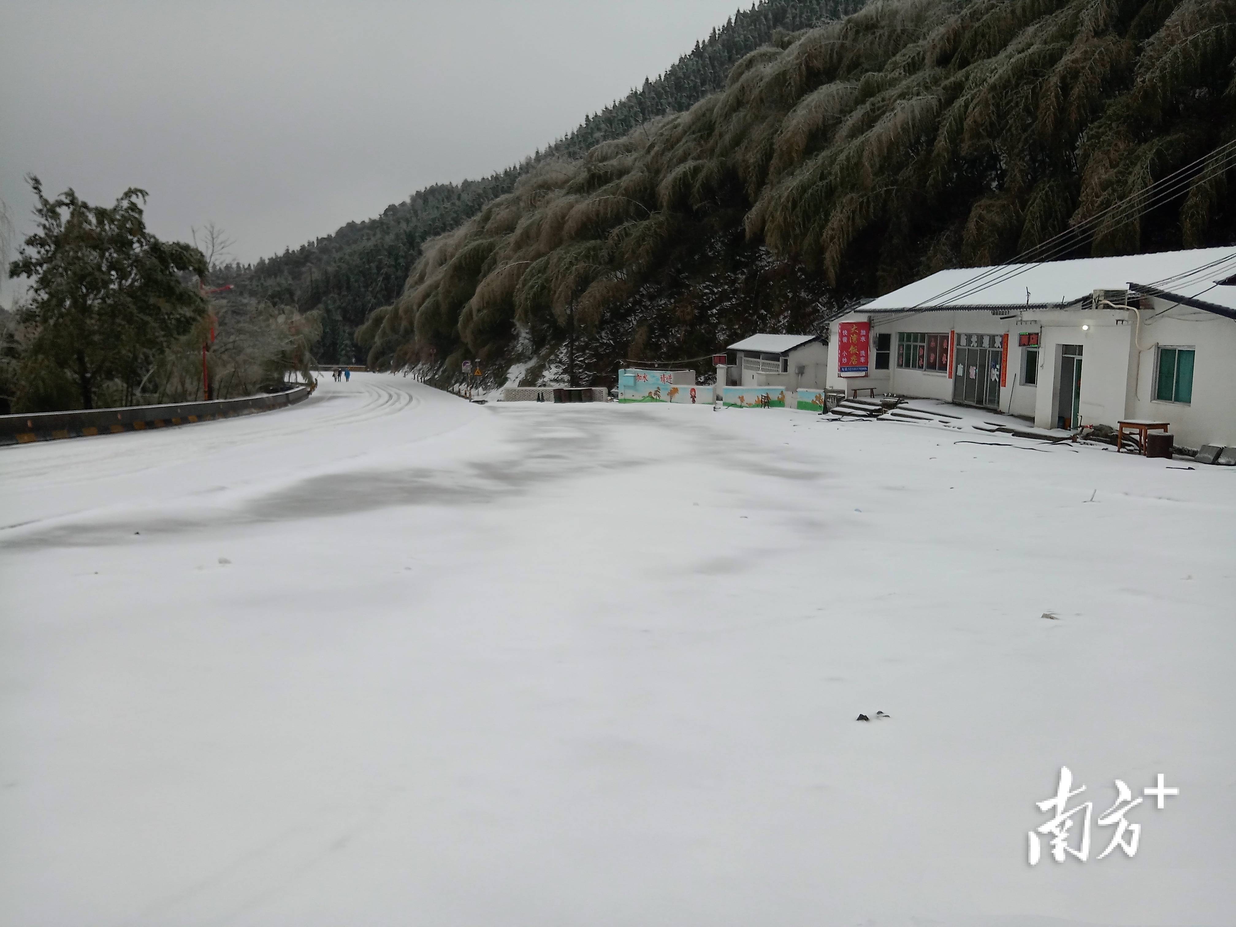 北上车辆请注意，清远这路段因路面结冰临时交通管制_沙坪_二广_连州