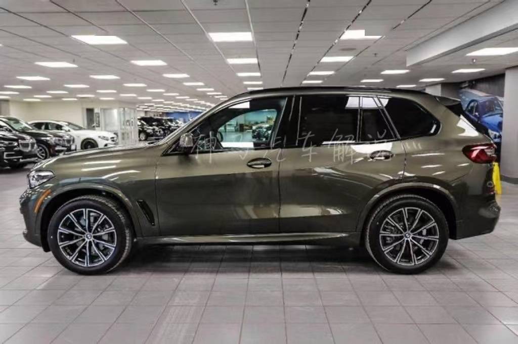 运动感十足，新款宝马X5实拍，琥珀金色质感十足，配置大升级_搜狐汽车_搜狐网