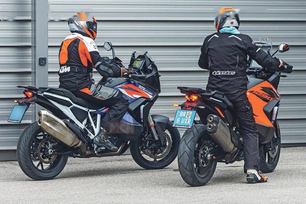 KTM 1290ADV R谍照曝光：前后17寸轮毂偏向公路性能_搜狐汽车_搜狐网