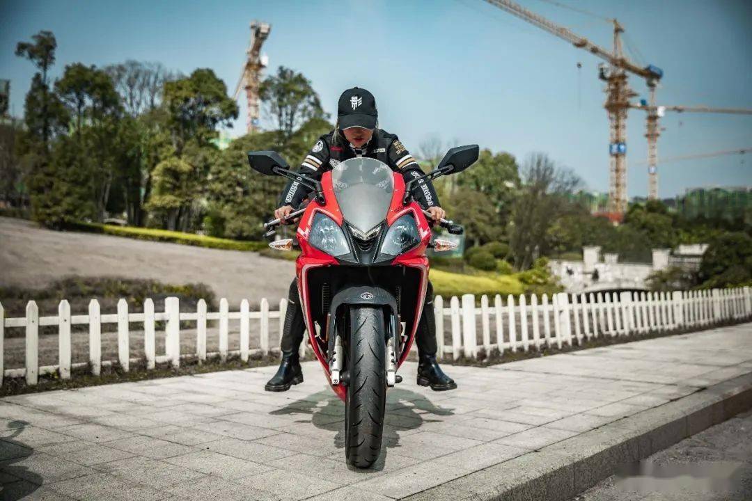 入门钢炮今犹在，岁岁年年人不同——阿普利亚GPR150/250R对比_搜狐汽车_搜狐网