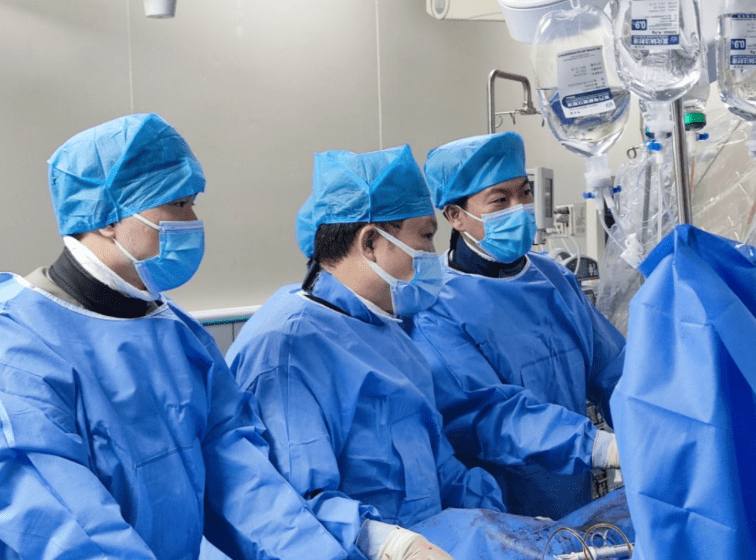 TAVR20年·重庆首例｜陆军军医大学大坪医院心血管内科团队顺利完成ECMO支持下TAVR手术_mmHg_患者_瓣膜