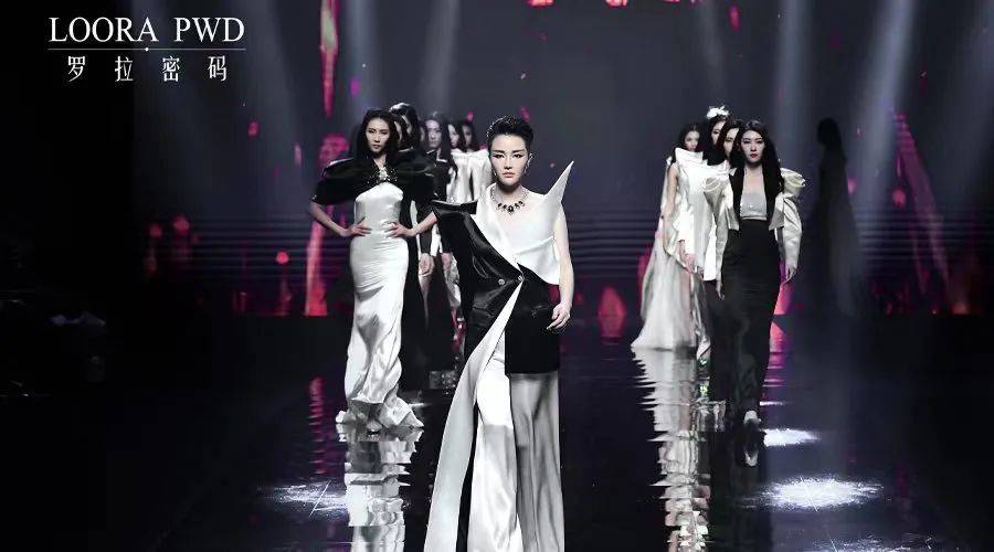 A/W2022深圳时装周｜LOORA PWD罗拉密码：穿越时空，还原文艺复兴之美_罗拉_时装周_密码