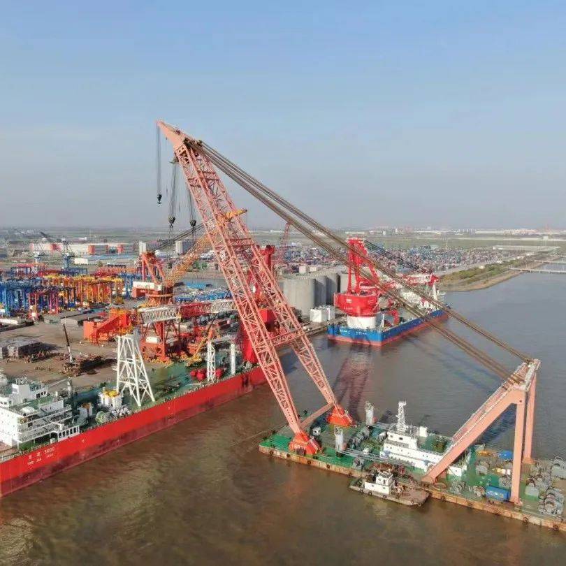 3000T！这座起重机完成三大件总装_回转_南通_工作