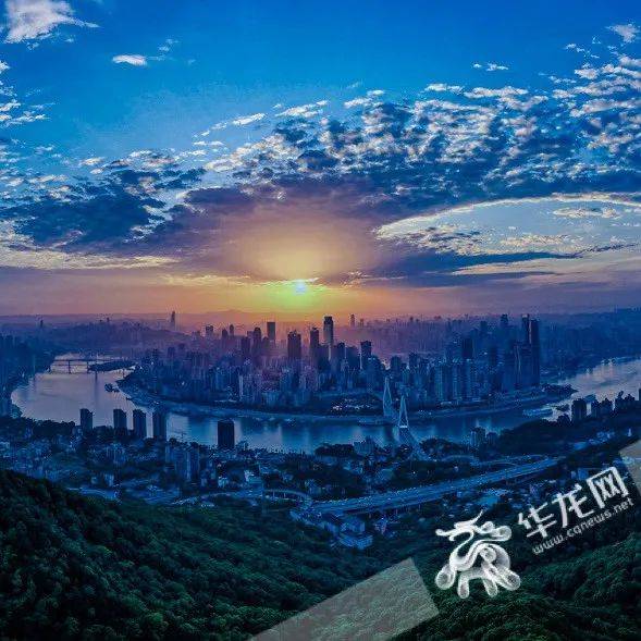 Setting sun is picturesque in Chongqing_the_people_off