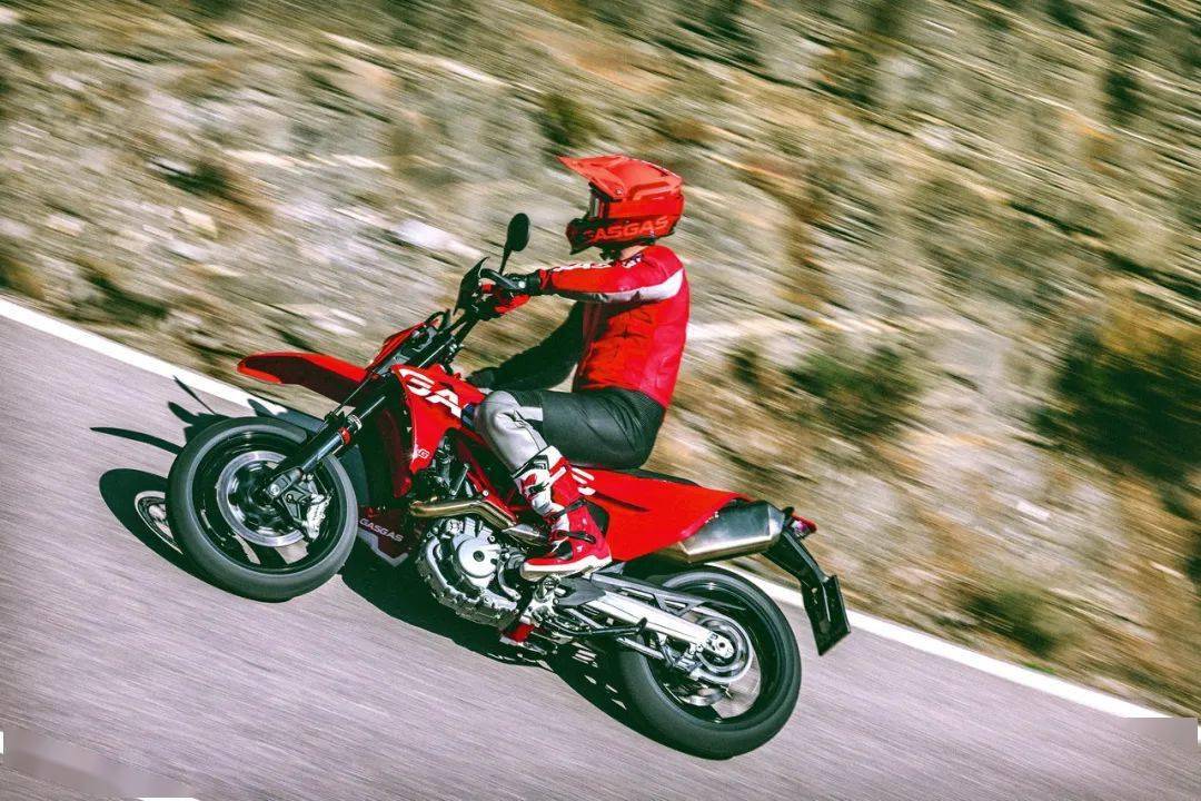 GasGas SM700 公路越野、ES700 耐力越野 户外特写_搜狐汽车_搜狐网