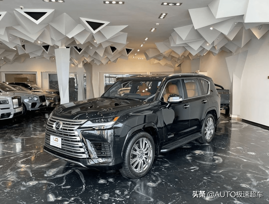 气势十足，新款雷克萨斯LX“中配”实拍，标配10AT，双涡轮更霸气_搜狐汽车_搜狐网