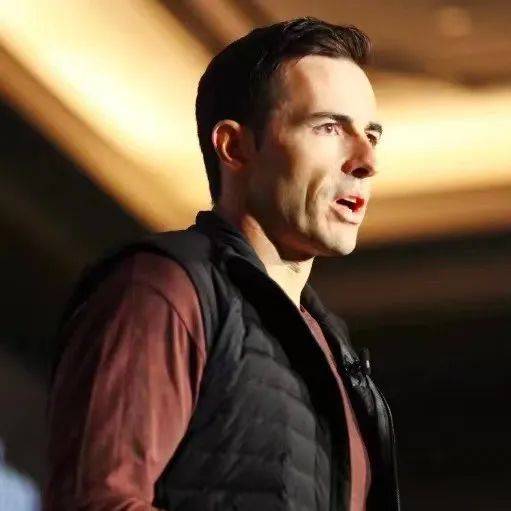 lululemon首席执行官去年收入8800万元，推出新会员计划_Calvin_McDonald_薪酬