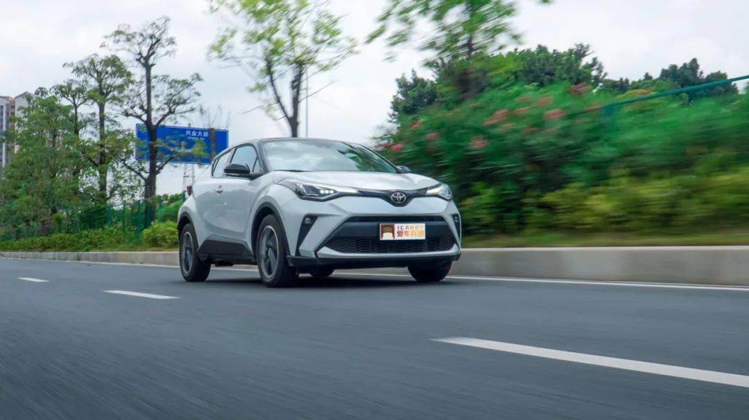 当UNI-T遇上C-HR，忠爱运动SUV的你一定懂怎么选！_搜狐汽车_搜狐网