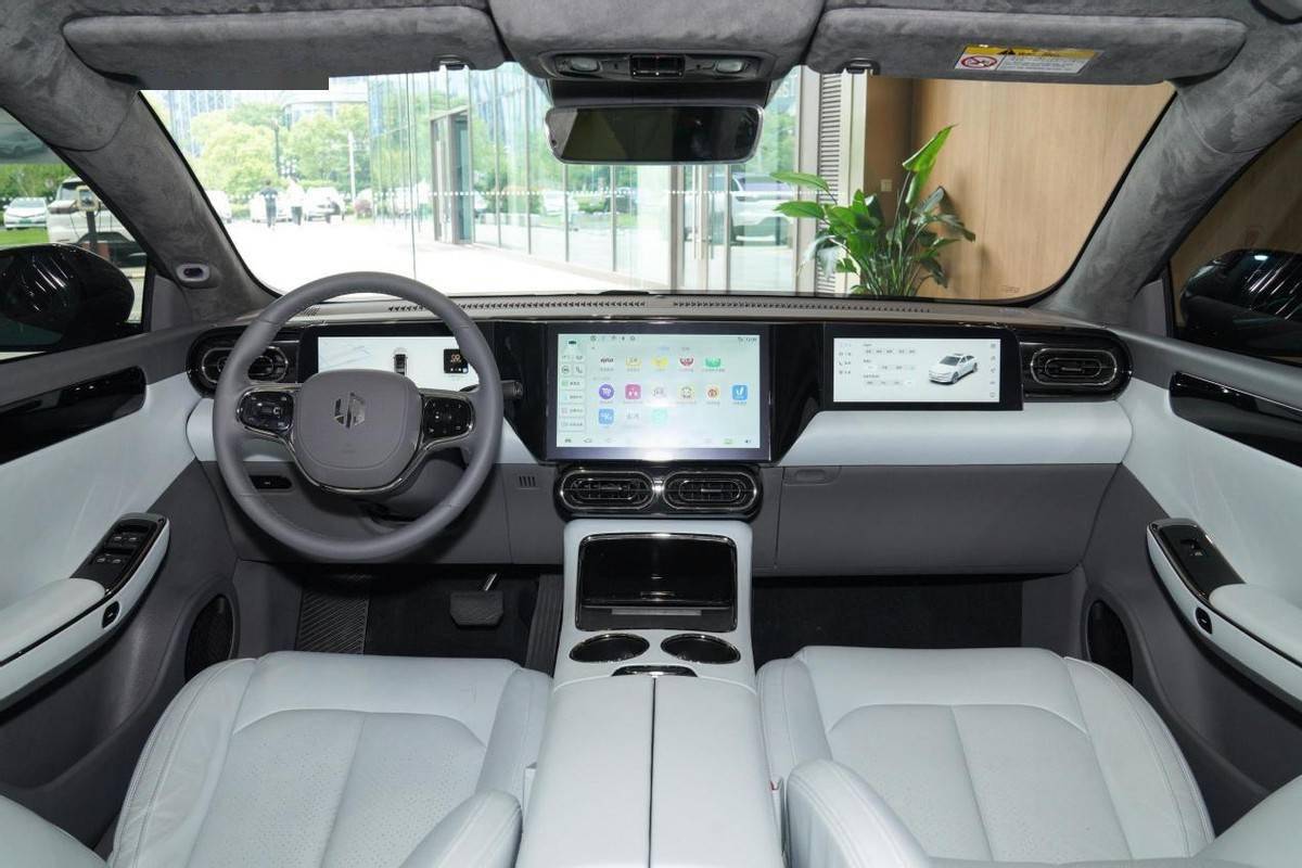 30万内想买长续航新能源，零跑C01、小鹏P7、汉EV和Model 3如何选_搜狐汽车_搜狐网