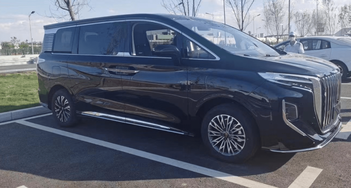 红旗全新MPV内饰曝光 或定名为红旗HM9_搜狐汽车_搜狐网