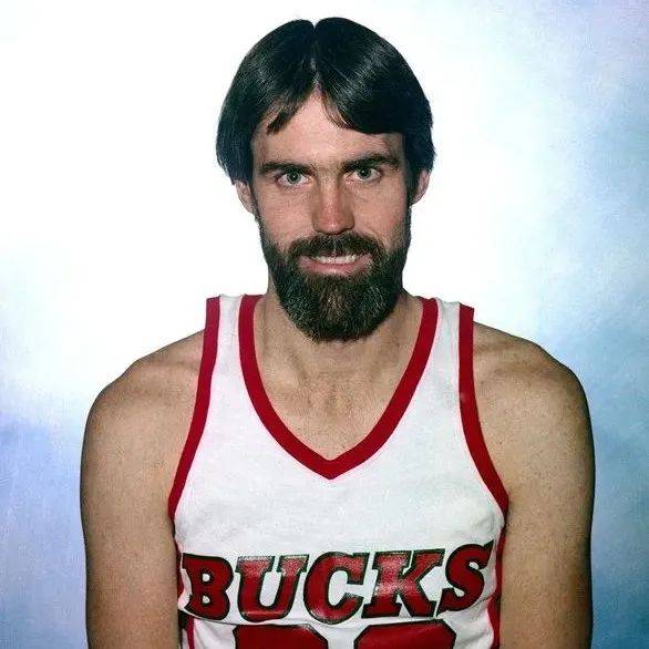 OL2 | 盘点S15可能会出的历史球员（雄鹿）_传球_防守篮板_智商