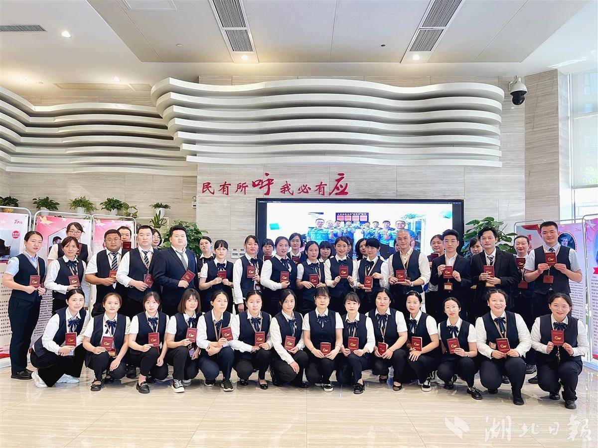 江岸区政务服务大厅综合窗口工作人员全员“持证上岗” 办事员 行政 企业