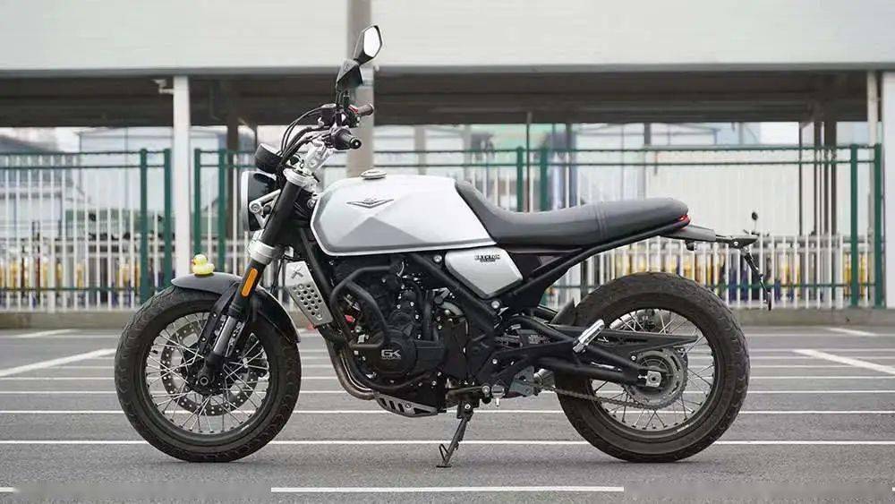 左右手互搏？高金复古街车GK400亮相工信部_搜狐汽车_搜狐网