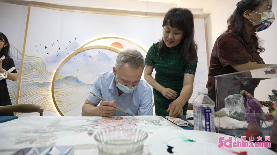 International friends explore the unique cultural charm of Weifang_to ...