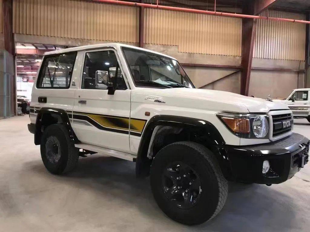 丰田LC71 70周年 国内现车，沙漠黄&白色 全球限量220台，汽油 4.0 国六B 数量不多，定金留车，有想法的来聊_搜狐汽车_搜狐网