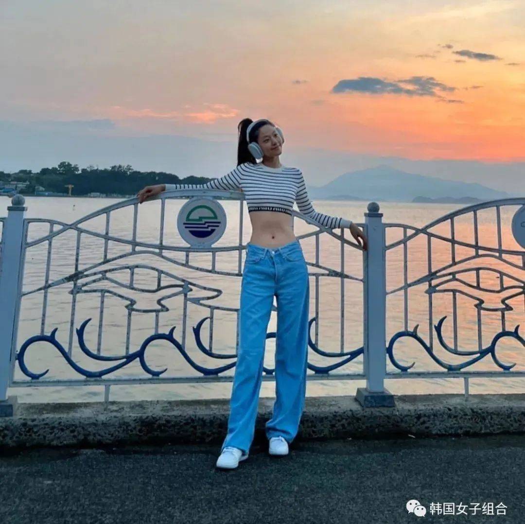 瘦到看出肋骨，27岁aoa雪炫的蚂蚁腰，背影也很完美韩团小韩娱圈年全