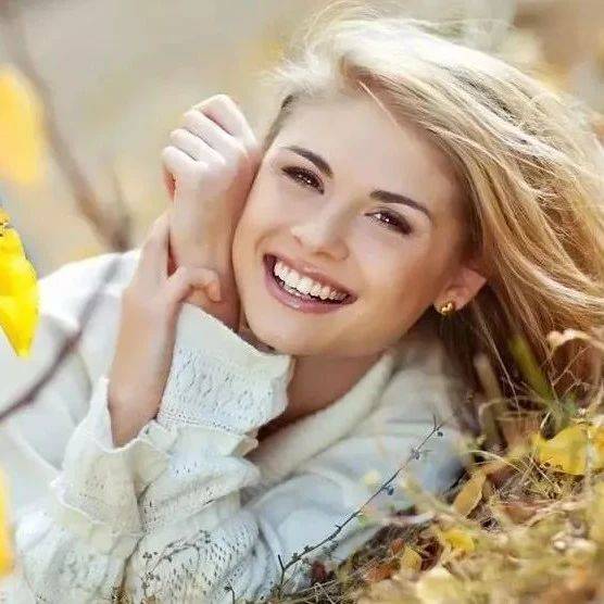 英语口语每天一句：Don't be so modest._句子_Don't_语调