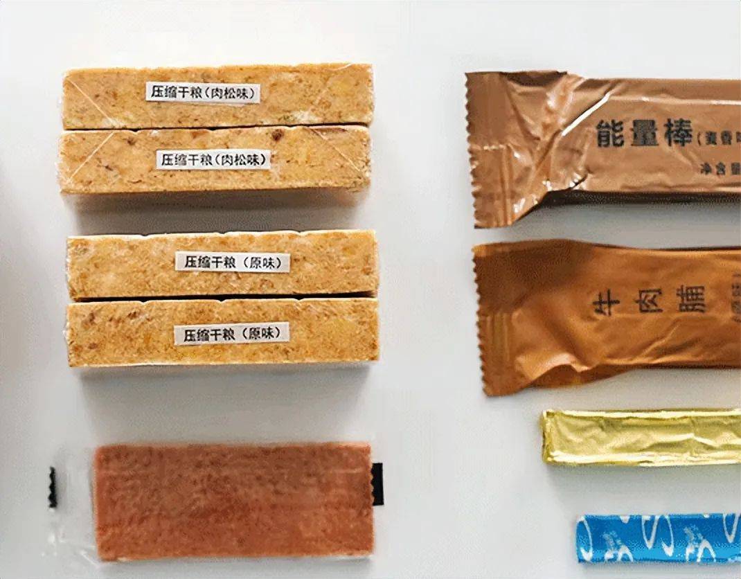 单兵战斗口粮，团队特需食品，解放军新型野战食品更多细节图来了_自热_压缩干粮_副食