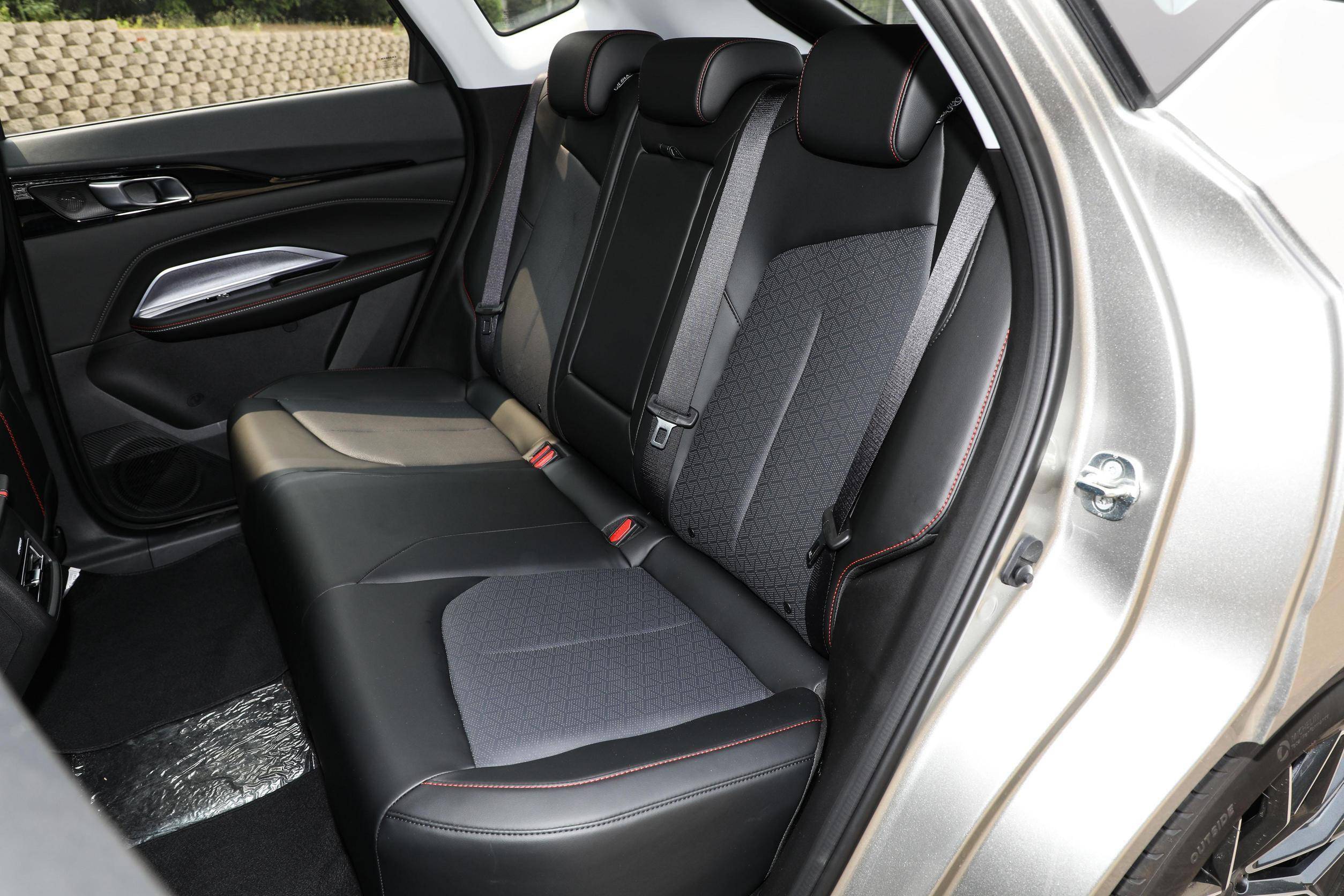 售9.99万起，1.5T有188马力，造型运动时尚，欧尚Z6值不值得购买_搜狐汽车_搜狐网