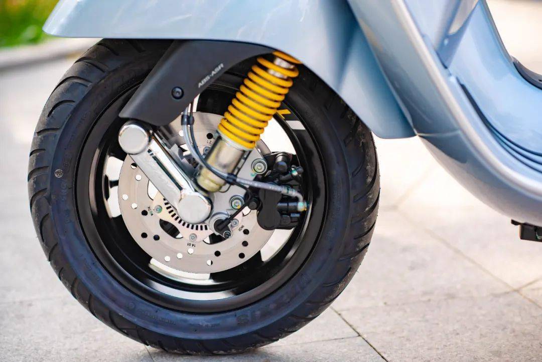 科技魅力，品味时尚！Vespa GTS 300 Super Tech 科技银_搜狐汽车_搜狐网