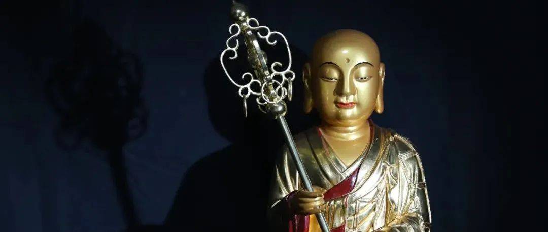 地藏菩萨为什么右手执锡杖、左手持摩尼宝珠？_众生_地狱之门_掌上明珠