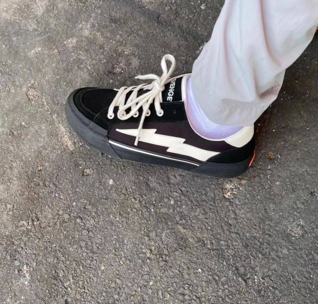 Revenge Storm闪电Vans正式回归，V2下月上架_Ian_Yeezy_Supreme